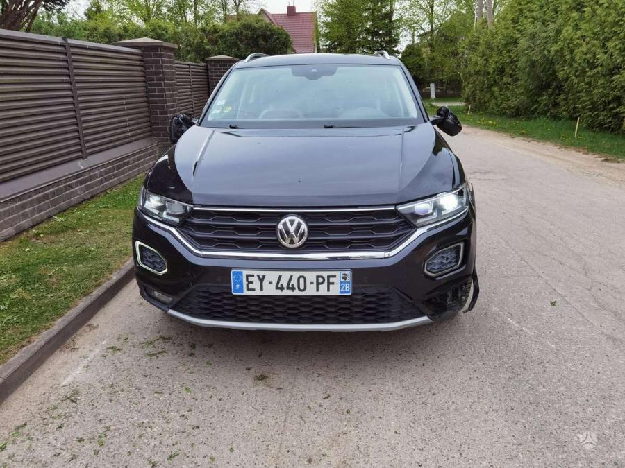 Black Volkswagen T-Roc 2018 in Kaunas, with an engine capacity of 1.50 L and mileage of 144 thousand km for 7900 €, photo 31 on AUTOMOTO.COM.LV