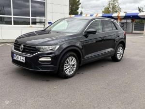 Melns Volkswagen T-Roc 2018 Viļņa, ar dzinēja tilpumu 1.50 L un nobraukumu 193 tūkst. km par 14900 €, foto  vietnē AUTOMOTO.COM.LV