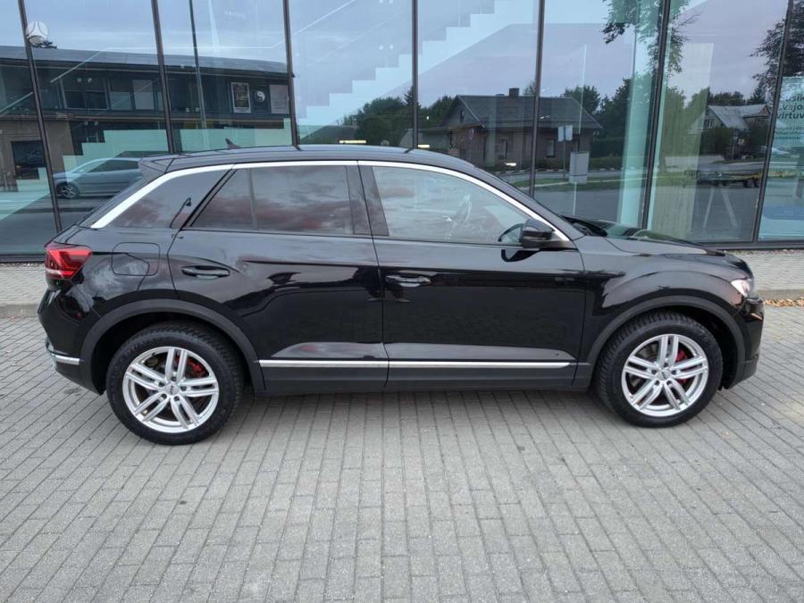 Melns Volkswagen T-Roc 2018 Utena, ar dzinēja tilpumu 1.50 L un nobraukumu 184 tūkst. km par 12900 €, foto 12 vietnē AUTOMOTO.COM.LV