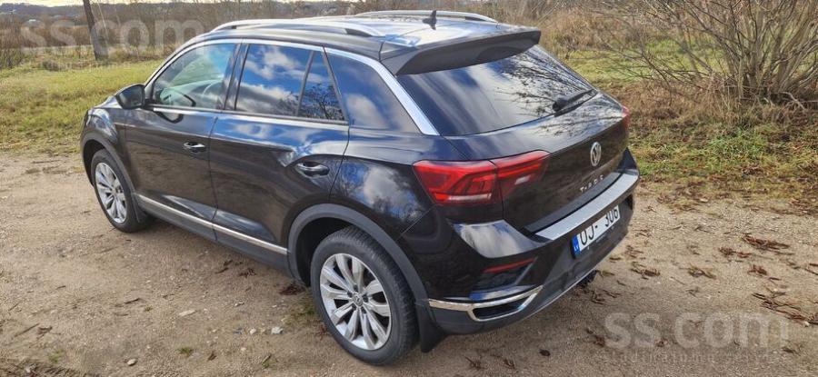 Black Volkswagen T-Roc 2019 in Riga, with an engine capacity of 1.50 L and mileage of 126 thousand km for 16800 €, photo 4 on AUTOMOTO.COM.LV