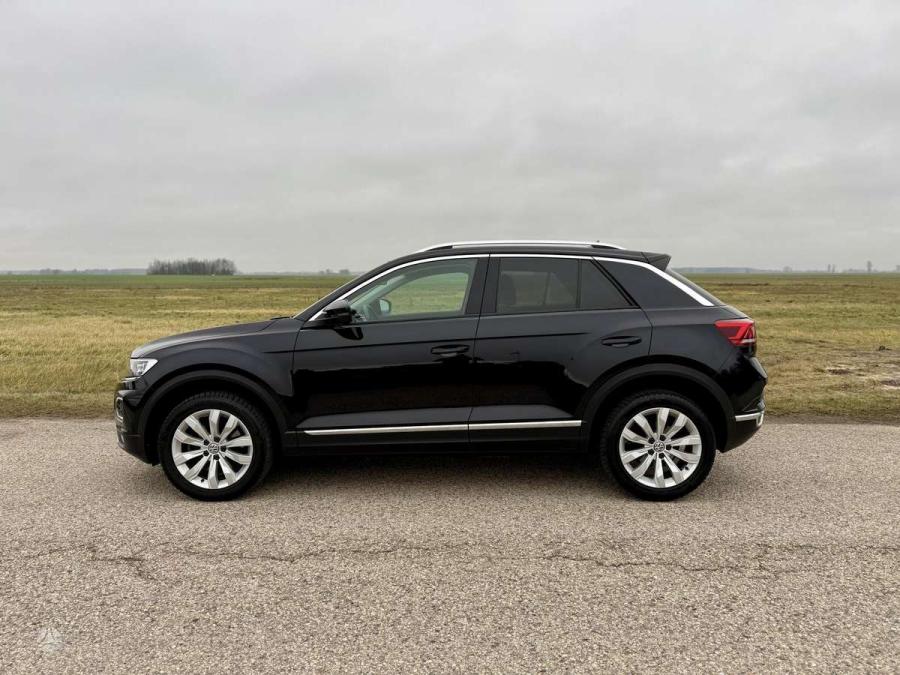 Black Volkswagen T-Roc 2019 in Vilkaviskis, with an engine capacity of 1.97 L and mileage of 190 thousand km for 16600 €, photo 6 on AUTOMOTO.COM.LV