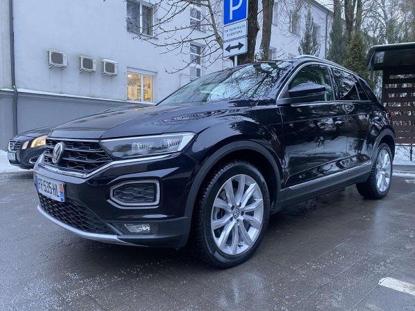 Melns Volkswagen T-Roc 2019 Kauņa, ar dzinēja tilpumu 1.97 L un nobraukumu 166 tūkst. km par 19700 €, foto 1 vietnē AUTOMOTO.COM.LV