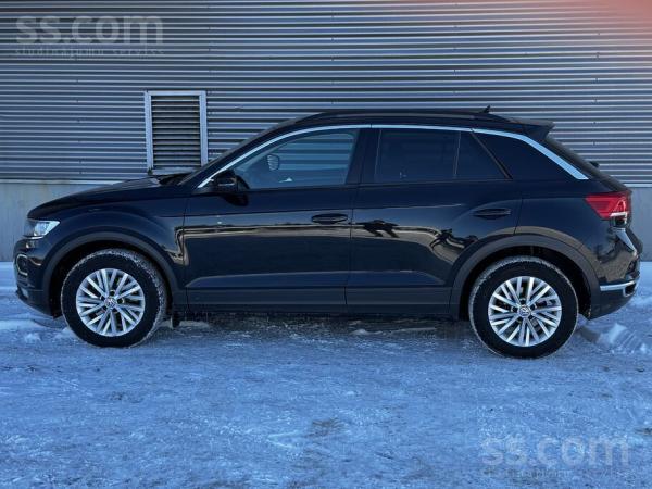 Black Volkswagen T-Roc 2019 in Riga, with an engine capacity of 2.00 L and mileage of 227 thousand km for 15900 €, photo 2 on AUTOMOTO.COM.LV