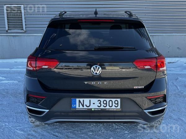 Black Volkswagen T-Roc 2019 in Riga, with an engine capacity of 2.00 L and mileage of 227 thousand km for 15900 €, photo 4 on AUTOMOTO.COM.LV