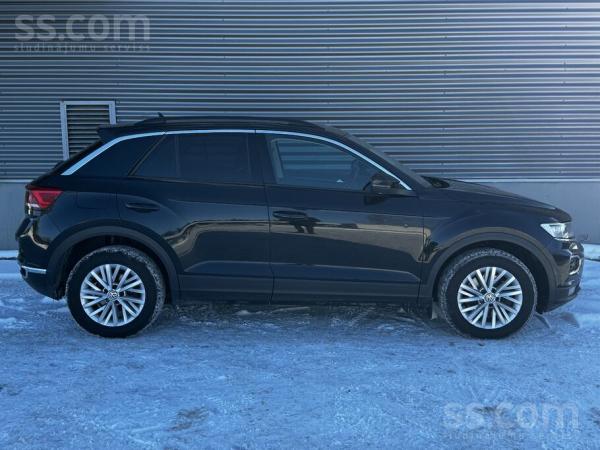 Black Volkswagen T-Roc 2019 in Riga, with an engine capacity of 2.00 L and mileage of 227 thousand km for 15900 €, photo 6 on AUTOMOTO.COM.LV