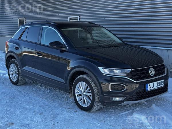 Black Volkswagen T-Roc 2019 in Riga, with an engine capacity of 2.00 L and mileage of 227 thousand km for 15900 €, photo 7 on AUTOMOTO.COM.LV