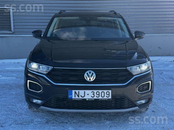 Black Volkswagen T-Roc 2019 in Riga, with an engine capacity of 2.00 L and mileage of 227 thousand km for 15900 €, photo 8 on AUTOMOTO.COM.LV
