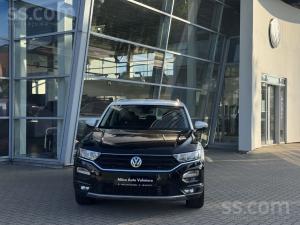 Black Volkswagen T-Roc 2019 in Valmiera, with an engine capacity of 2.00 L and mileage of 71 thousand km for 19300 €, photo 3 on AUTOMOTO.COM.LV
