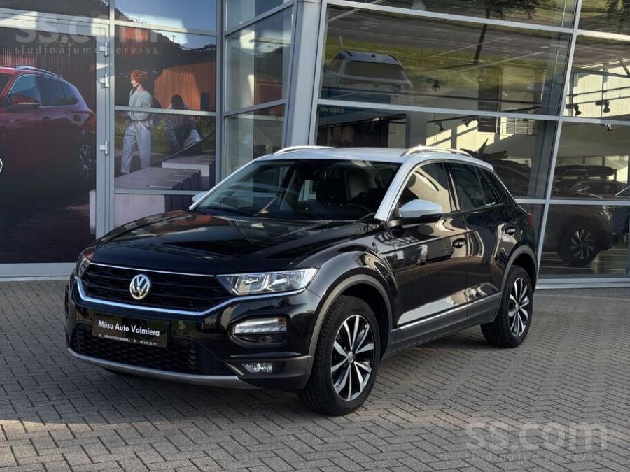 Black Volkswagen T-Roc 2019 in Valmiera, with an engine capacity of 2.00 L and mileage of 71 thousand km for 19300 €, photo 4 on AUTOMOTO.COM.LV