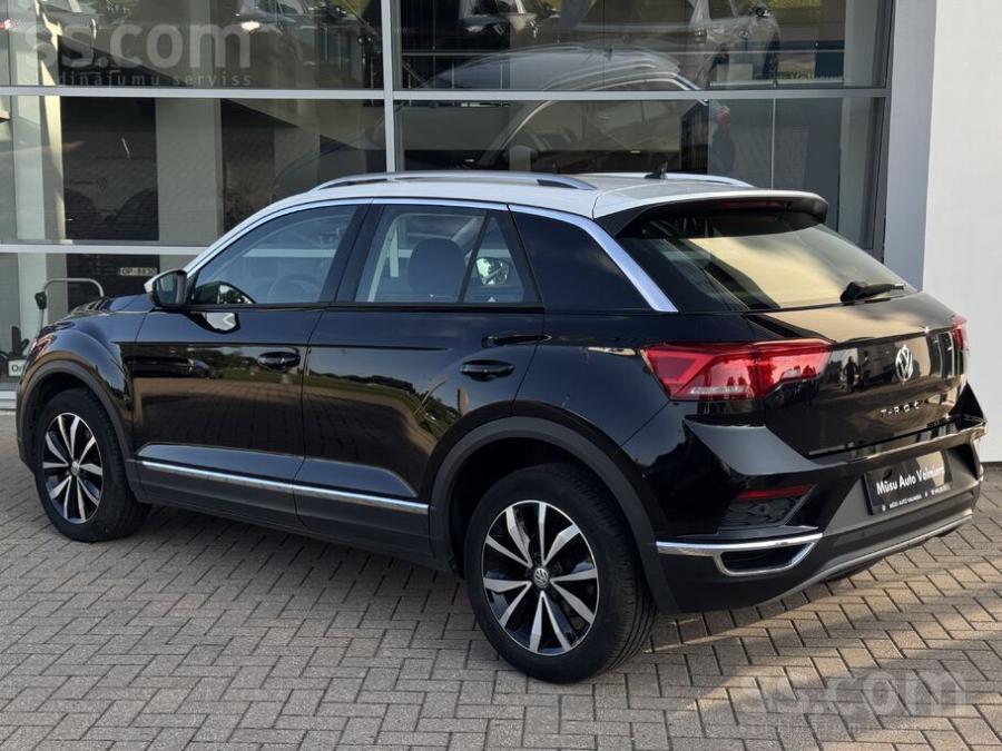 Black Volkswagen T-Roc 2019 in Valmiera, with an engine capacity of 2.00 L and mileage of 71 thousand km for 19300 €, photo 5 on AUTOMOTO.COM.LV