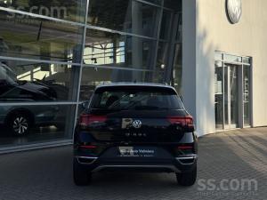 Black Volkswagen T-Roc 2019 in Valmiera, with an engine capacity of 2.00 L and mileage of 71 thousand km for 19300 €, photo 6 on AUTOMOTO.COM.LV