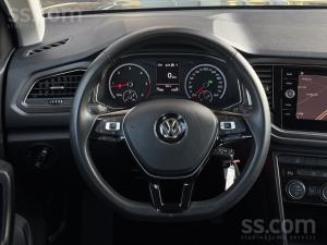 Black Volkswagen T-Roc 2019 in Valmiera, with an engine capacity of 2.00 L and mileage of 71 thousand km for 19300 €, photo 10 on AUTOMOTO.COM.LV