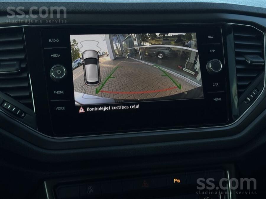 Black Volkswagen T-Roc 2019 in Valmiera, with an engine capacity of 2.00 L and mileage of 71 thousand km for 19300 €, photo 18 on AUTOMOTO.COM.LV