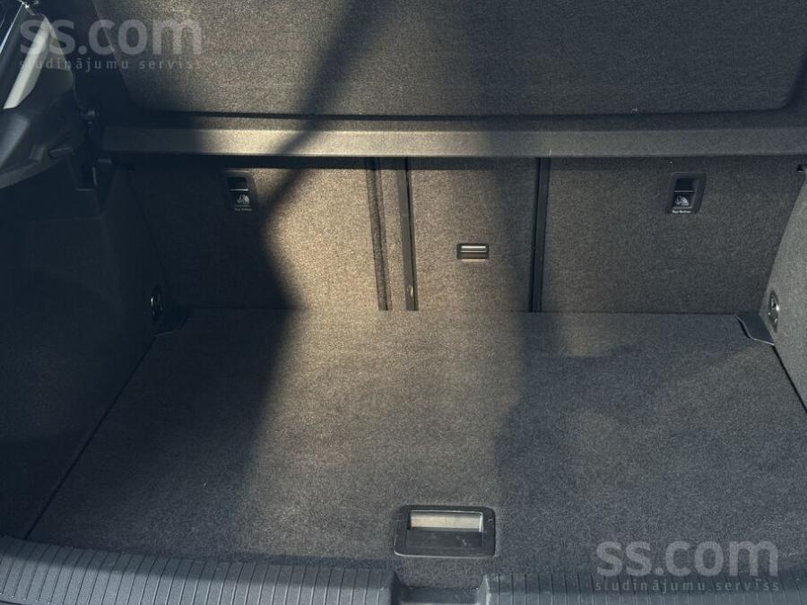 Black Volkswagen T-Roc 2019 in Valmiera, with an engine capacity of 2.00 L and mileage of 71 thousand km for 19300 €, photo 23 on AUTOMOTO.COM.LV