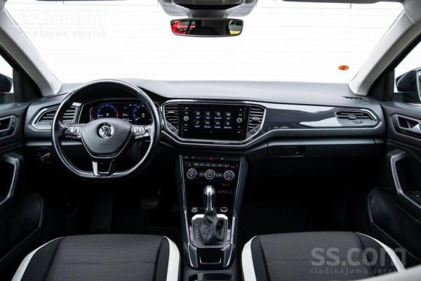 Black Volkswagen T-Roc 2019 in Riga, with an engine capacity of 1.50 L and mileage of 98 thousand km for 17950 €, photo 8 on AUTOMOTO.COM.LV