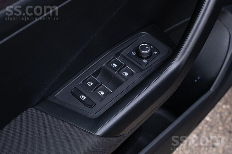 Melns Volkswagen T-Roc 2019 Rīga, ar dzinēja tilpumu 1.50 L un nobraukumu 98 tūkst. km par 17950 €, foto 20 vietnē AUTOMOTO.COM.LV