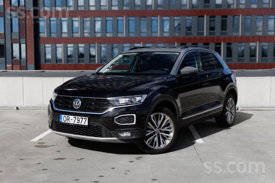 Black Volkswagen T-Roc 2019 in Riga, with an engine capacity of 1.50 L and mileage of 217 thousand km for 15490 €, photo 3 on AUTOMOTO.COM.LV