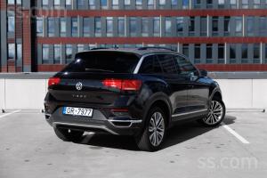 Black Volkswagen T-Roc 2019 in Riga, with an engine capacity of 1.50 L and mileage of 217 thousand km for 15490 €, photo 4 on AUTOMOTO.COM.LV