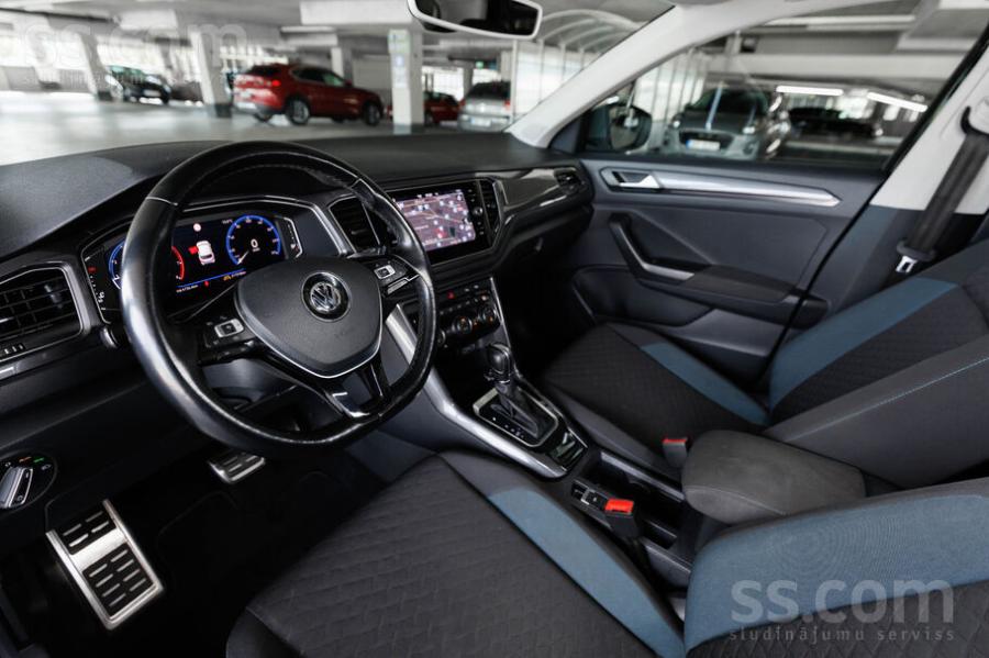 Black Volkswagen T-Roc 2019 in Riga, with an engine capacity of 1.50 L and mileage of 217 thousand km for 15490 €, photo 10 on AUTOMOTO.COM.LV
