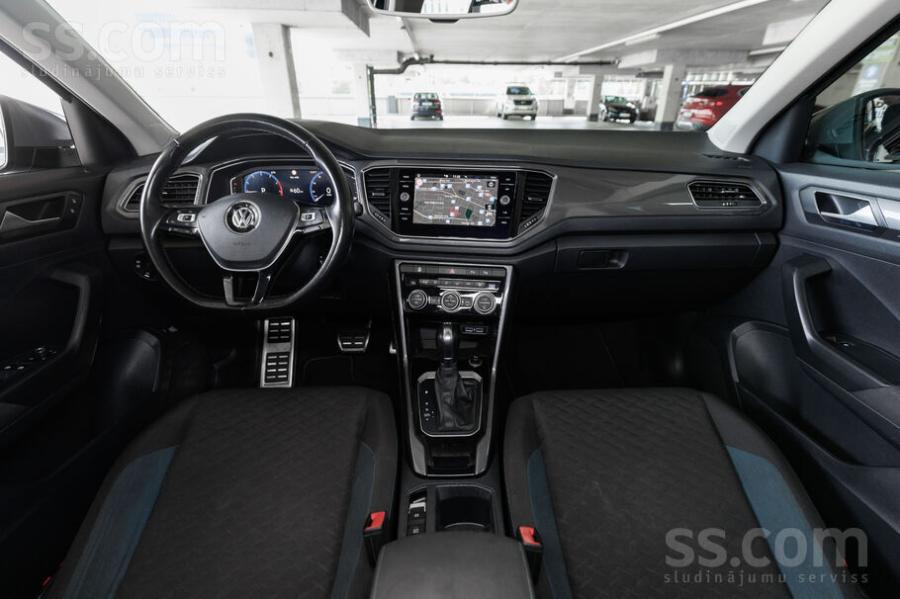Black Volkswagen T-Roc 2019 in Riga, with an engine capacity of 1.50 L and mileage of 217 thousand km for 15490 €, photo 11 on AUTOMOTO.COM.LV
