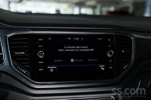 Black Volkswagen T-Roc 2019 in Riga, with an engine capacity of 1.50 L and mileage of 217 thousand km for 15490 €, photo 18 on AUTOMOTO.COM.LV