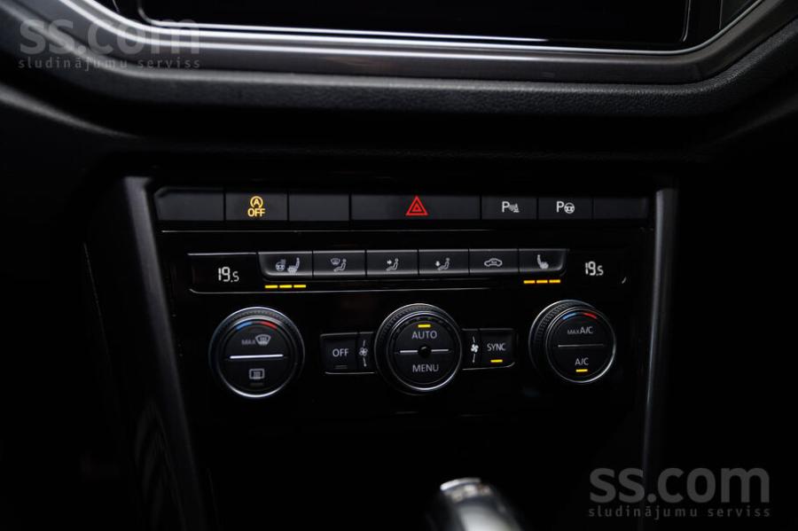 Black Volkswagen T-Roc 2019 in Riga, with an engine capacity of 1.50 L and mileage of 217 thousand km for 15490 €, photo 21 on AUTOMOTO.COM.LV