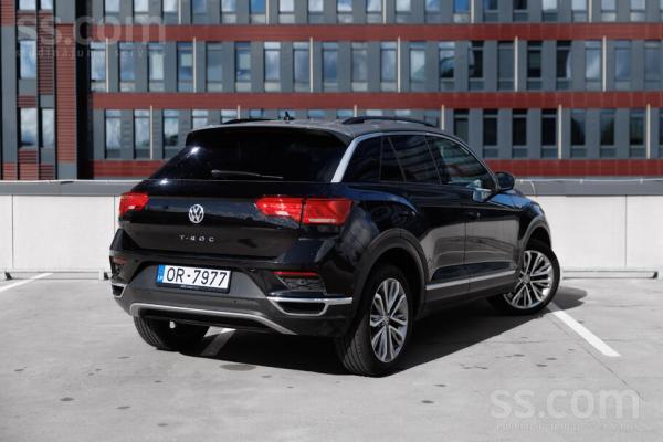 Melns Volkswagen T-Roc 2019 Rīga, ar dzinēja tilpumu 1.50 L un nobraukumu 217 tūkst. km par 15490 €, foto 4 vietnē AUTOMOTO.COM.LV