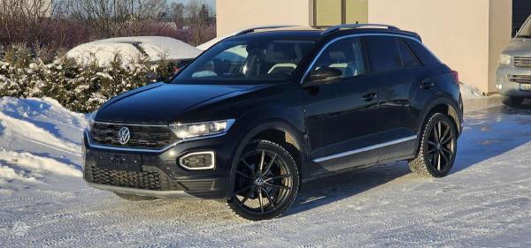 Melns Volkswagen T-Roc 2020 Kauņa, ar dzinēja tilpumu 1.50 L un nobraukumu 80 tūkst. km par 17800 €, foto 1 vietnē AUTOMOTO.COM.LV