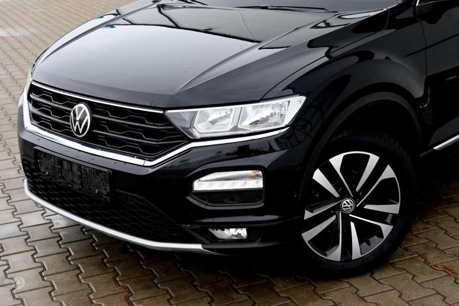 Black Volkswagen T-Roc 2020 in Kretinga, with an engine capacity of 2.00 L and mileage of 228 thousand km for 16499 €, photo 4 on AUTOMOTO.COM.LV