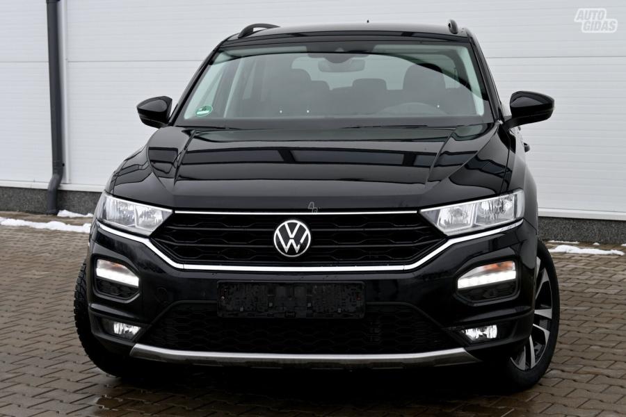 Black Volkswagen T-Roc 2020 in Kretinga, with an engine capacity of 2.00 L and mileage of 228 thousand km for 16499 €, photo 2 on AUTOMOTO.COM.LV