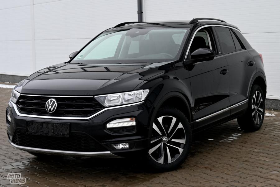 Black Volkswagen T-Roc 2020 in Kretinga, with an engine capacity of 2.00 L and mileage of 228 thousand km for 16499 €, photo 3 on AUTOMOTO.COM.LV