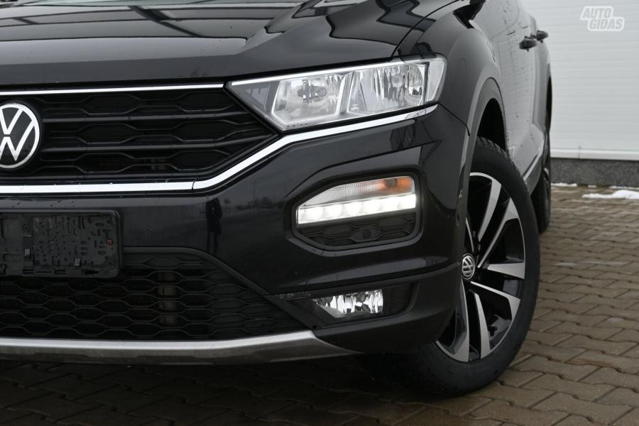 Black Volkswagen T-Roc 2020 in Kretinga, with an engine capacity of 2.00 L and mileage of 228 thousand km for 16499 €, photo 5 on AUTOMOTO.COM.LV