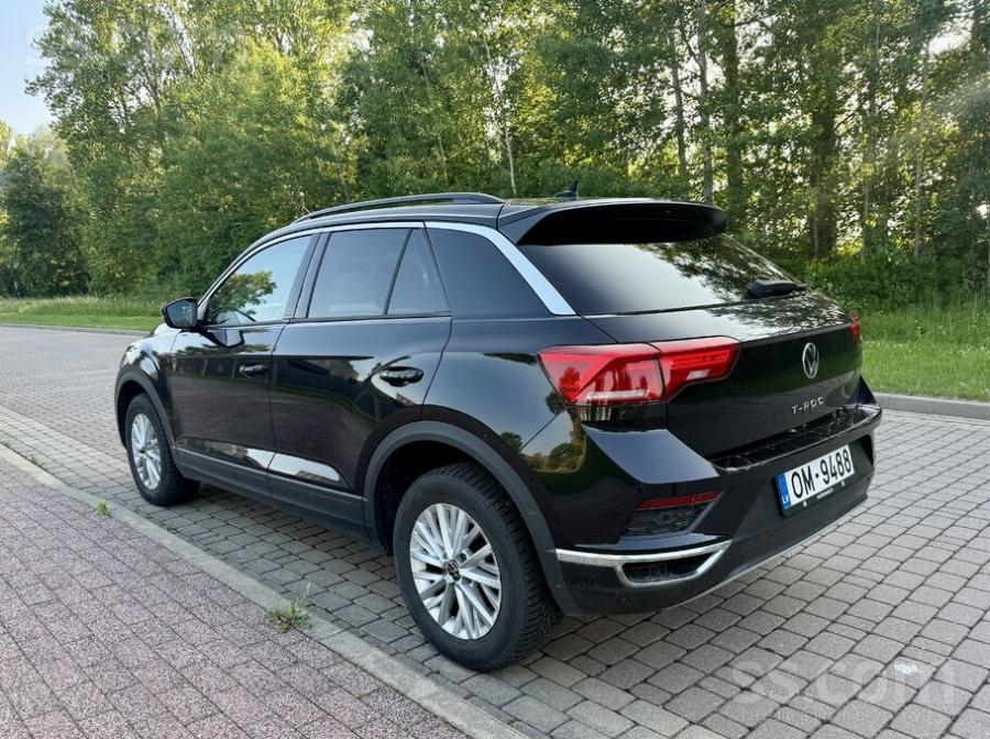 Melns Volkswagen T-Roc 2020 Ventspils, ar dzinēja tilpumu 1.50 L un nobraukumu 81 tūkst. km par 18700 €, foto 3 vietnē AUTOMOTO.COM.LV