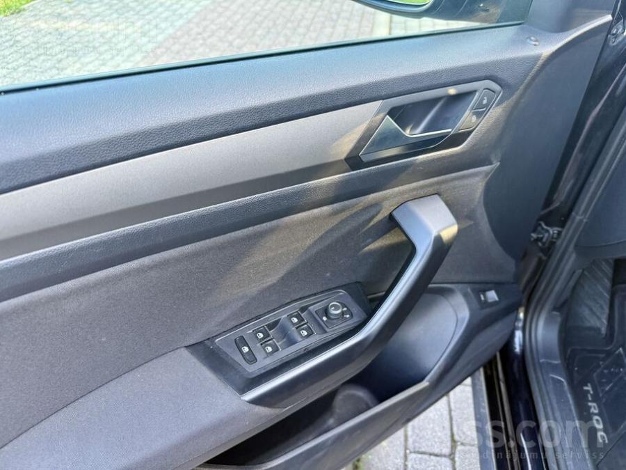 Melns Volkswagen T-Roc 2020 Ventspils, ar dzinēja tilpumu 1.50 L un nobraukumu 81 tūkst. km par 18700 €, foto 9 vietnē AUTOMOTO.COM.LV