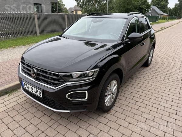 Melns Volkswagen T-Roc 2020 Ventspils, ar dzinēja tilpumu 1.50 L un nobraukumu 81 tūkst. km par 17700 €, foto 1 vietnē AUTOMOTO.COM.LV