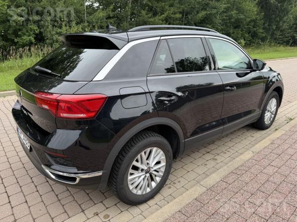 Melns Volkswagen T-Roc 2020 Ventspils, ar dzinēja tilpumu 1.50 L un nobraukumu 81 tūkst. km par 17700 €, foto 2 vietnē AUTOMOTO.COM.LV