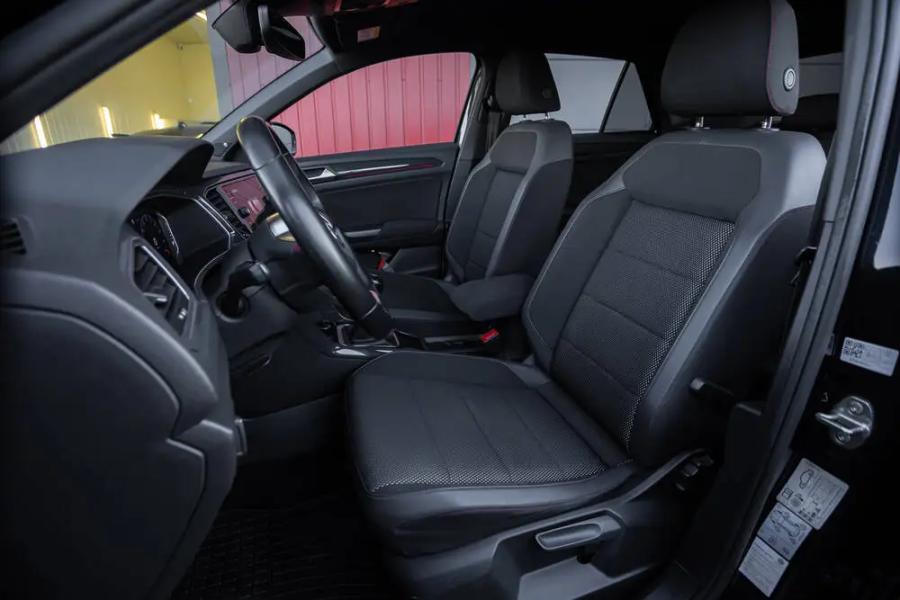 Melns Volkswagen T-Roc 2020 Jelgava, ar dzinēja tilpumu 1.50 L un nobraukumu 212 tūkst. km par 15500 €, foto 9 vietnē AUTOMOTO.COM.LV