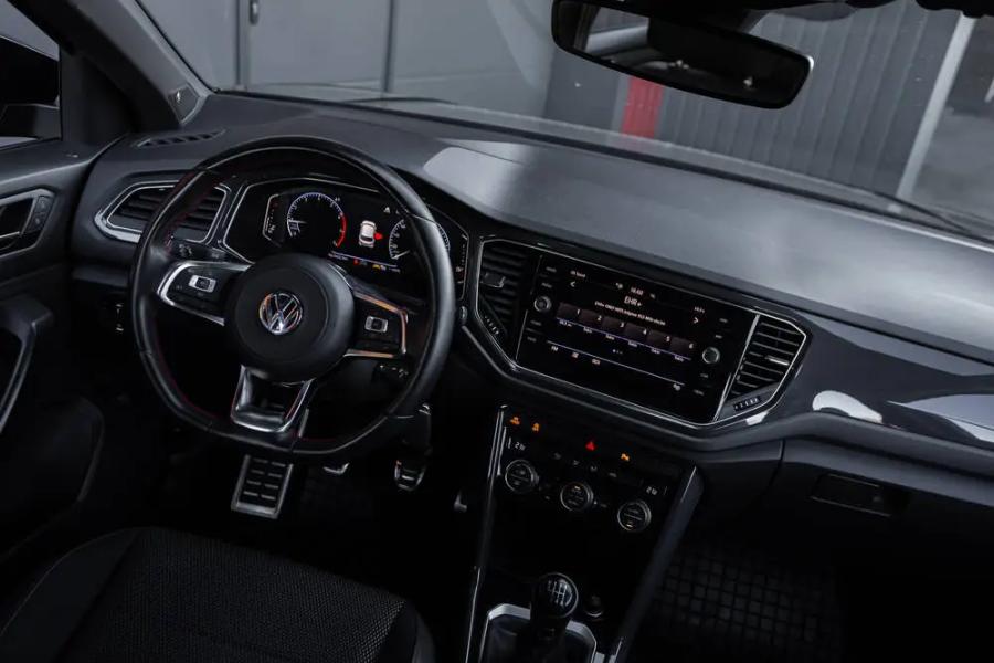 Melns Volkswagen T-Roc 2020 Jelgava, ar dzinēja tilpumu 1.50 L un nobraukumu 212 tūkst. km par 15500 €, foto 13 vietnē AUTOMOTO.COM.LV