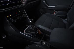 Melns Volkswagen T-Roc 2020 Jelgava, ar dzinēja tilpumu 1.50 L un nobraukumu 212 tūkst. km par 15500 €, foto 15 vietnē AUTOMOTO.COM.LV