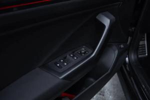 Melns Volkswagen T-Roc 2020 Jelgava, ar dzinēja tilpumu 1.50 L un nobraukumu 212 tūkst. km par 15500 €, foto 16 vietnē AUTOMOTO.COM.LV