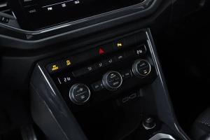 Melns Volkswagen T-Roc 2020 Jelgava, ar dzinēja tilpumu 1.50 L un nobraukumu 212 tūkst. km par 15500 €, foto 17 vietnē AUTOMOTO.COM.LV