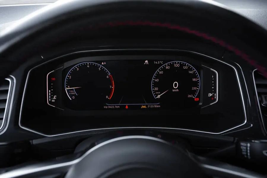 Melns Volkswagen T-Roc 2020 Jelgava, ar dzinēja tilpumu 1.50 L un nobraukumu 212 tūkst. km par 15500 €, foto 25 vietnē AUTOMOTO.COM.LV