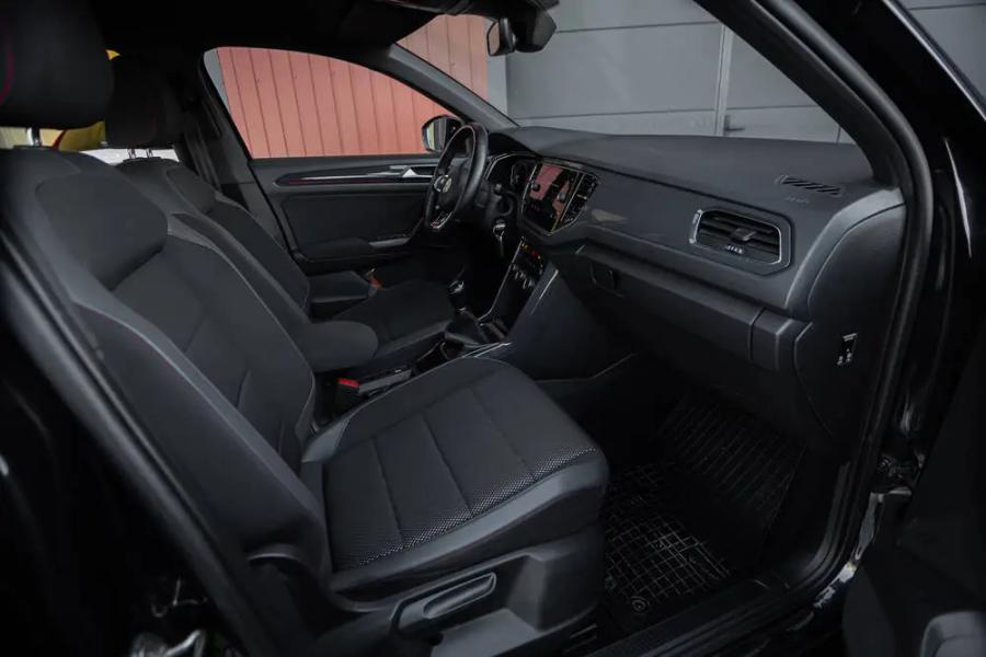 Melns Volkswagen T-Roc 2020 Jelgava, ar dzinēja tilpumu 1.50 L un nobraukumu 212 tūkst. km par 15500 €, foto 28 vietnē AUTOMOTO.COM.LV
