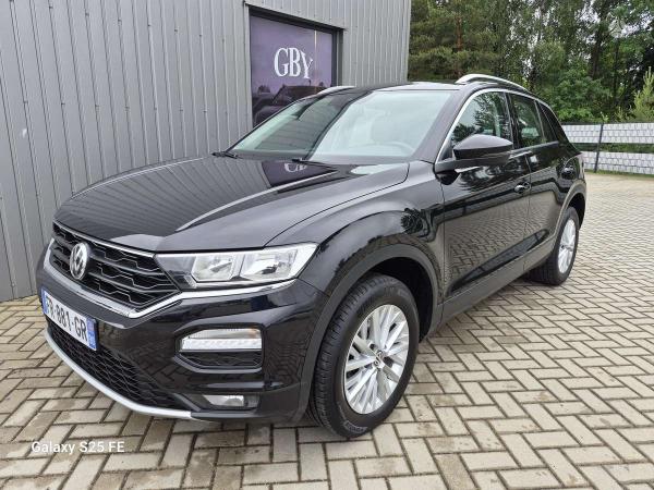 Melns Volkswagen T-Roc 2020 Tauragė, ar dzinēja tilpumu 1.97 L un nobraukumu 157 tūkst. km par 15200 €, foto 1 vietnē AUTOMOTO.COM.LV