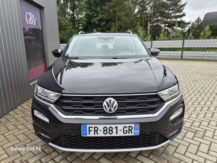 Melns Volkswagen T-Roc 2020 Tauragė, ar dzinēja tilpumu 1.97 L un nobraukumu 157 tūkst. km par 15200 €, foto 3 vietnē AUTOMOTO.COM.LV