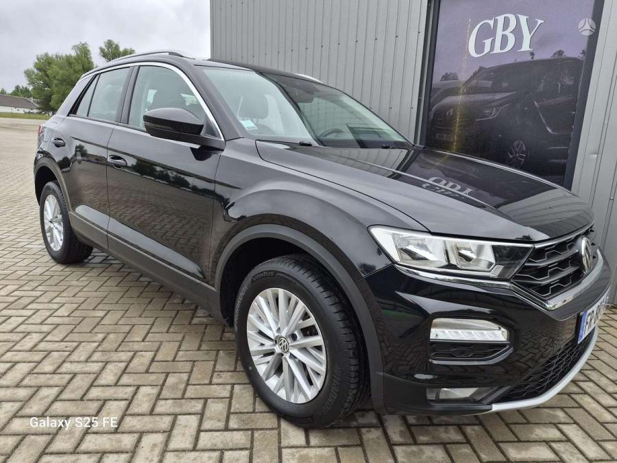 Melns Volkswagen T-Roc 2020 Tauragė, ar dzinēja tilpumu 1.97 L un nobraukumu 157 tūkst. km par 15200 €, foto 4 vietnē AUTOMOTO.COM.LV