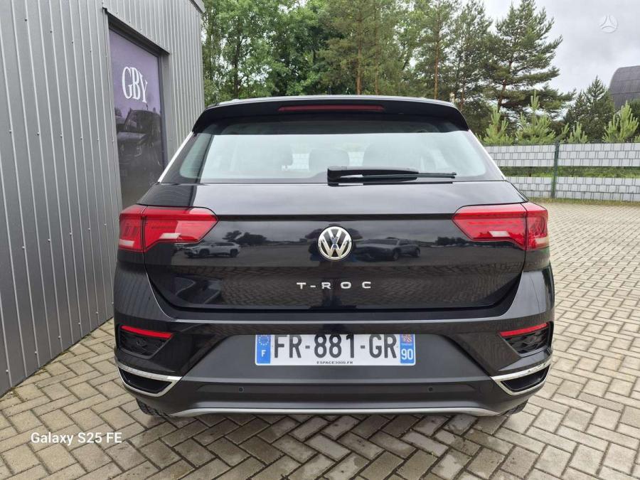 Melns Volkswagen T-Roc 2020 Tauragė, ar dzinēja tilpumu 1.97 L un nobraukumu 157 tūkst. km par 15200 €, foto 5 vietnē AUTOMOTO.COM.LV