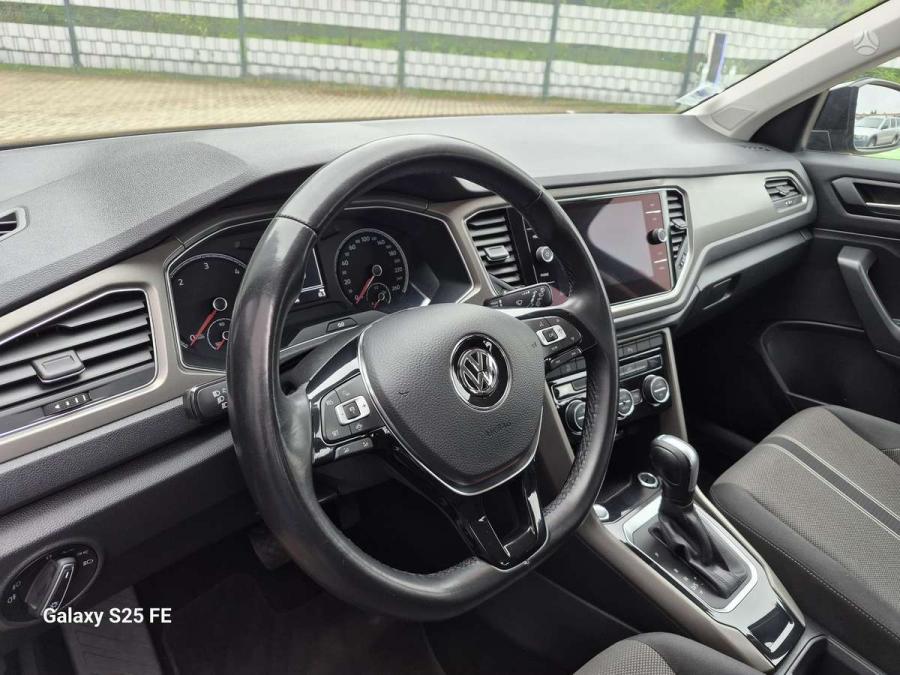 Melns Volkswagen T-Roc 2020 Tauragė, ar dzinēja tilpumu 1.97 L un nobraukumu 157 tūkst. km par 15200 €, foto 12 vietnē AUTOMOTO.COM.LV