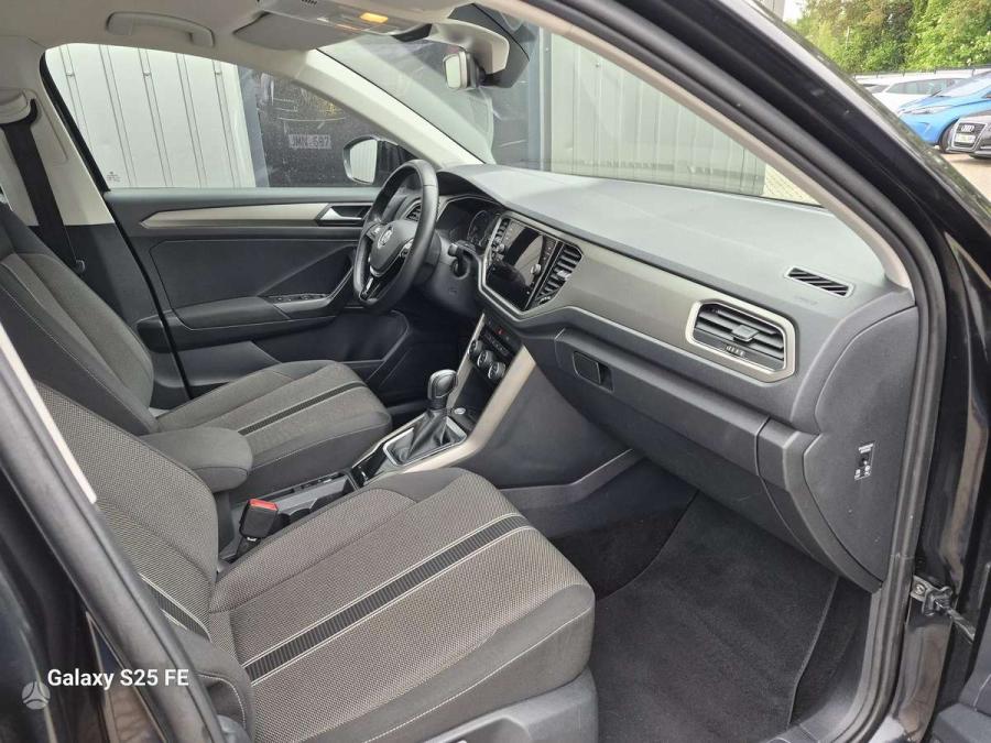 Melns Volkswagen T-Roc 2020 Tauragė, ar dzinēja tilpumu 1.97 L un nobraukumu 157 tūkst. km par 15200 €, foto 15 vietnē AUTOMOTO.COM.LV