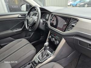 Melns Volkswagen T-Roc 2020 Tauragė, ar dzinēja tilpumu 1.97 L un nobraukumu 157 tūkst. km par 15200 €, foto 16 vietnē AUTOMOTO.COM.LV